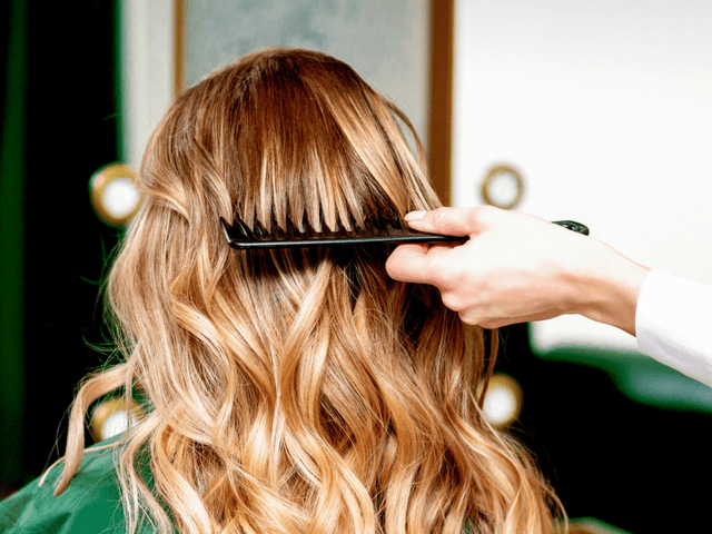 Comment réaliser le brushing wavy à la Jean Louis David